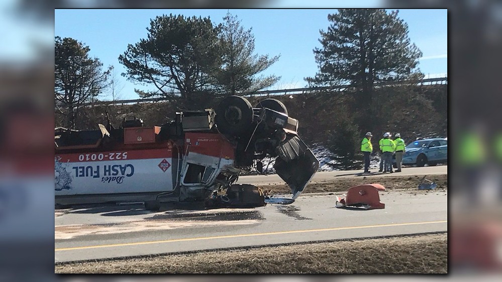 Oil Truck Rolls Over On I 295 In Portland Fuel Spills Into Fore River